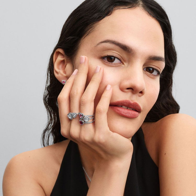 Pandora Erhabenes rosafarbenes Herz Ohrstecker - 298427C02 - Helen ...